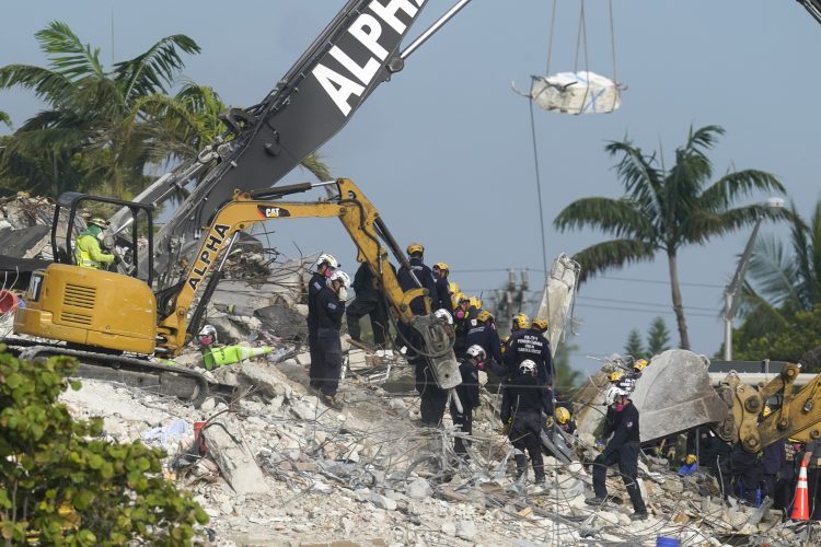 Condo demolition opens up fresh rubble in collapse search | News ...